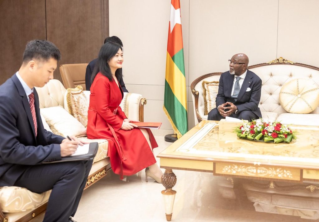 Wang Min prend officiellement ses fonctions en tant qu’ambassadrice de ...